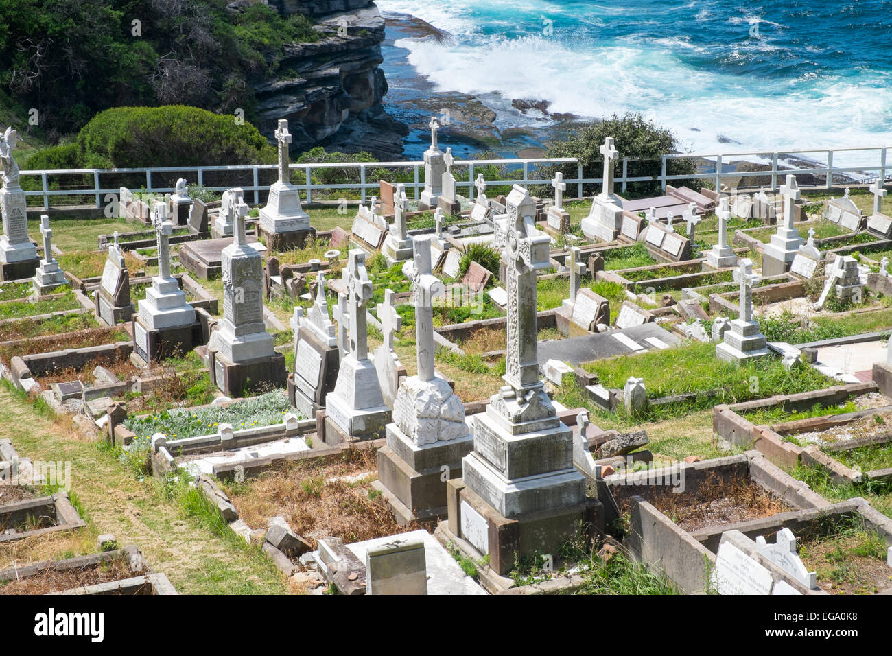 Sydney waverley ocean cemetery hi-res stock photography and images - Alamy