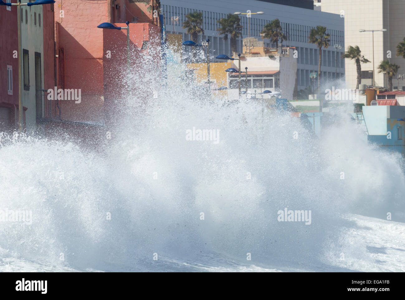 Waves crashing onto wall hi-res stock photography and images - Alamy