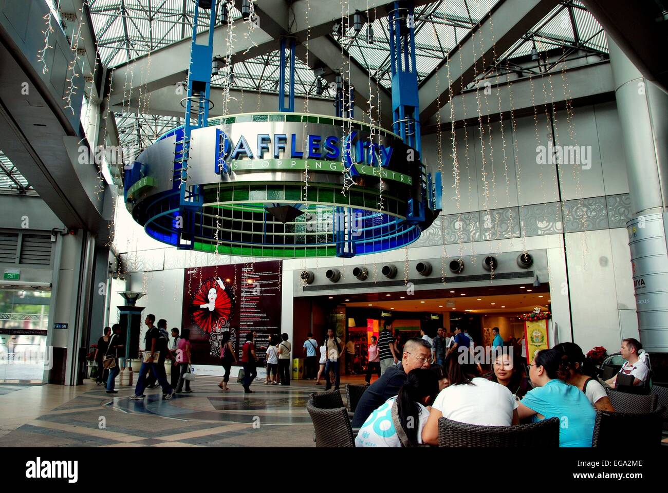 Singapore: Rotunda with cafe at Raffles Place MRT subway station inside ...