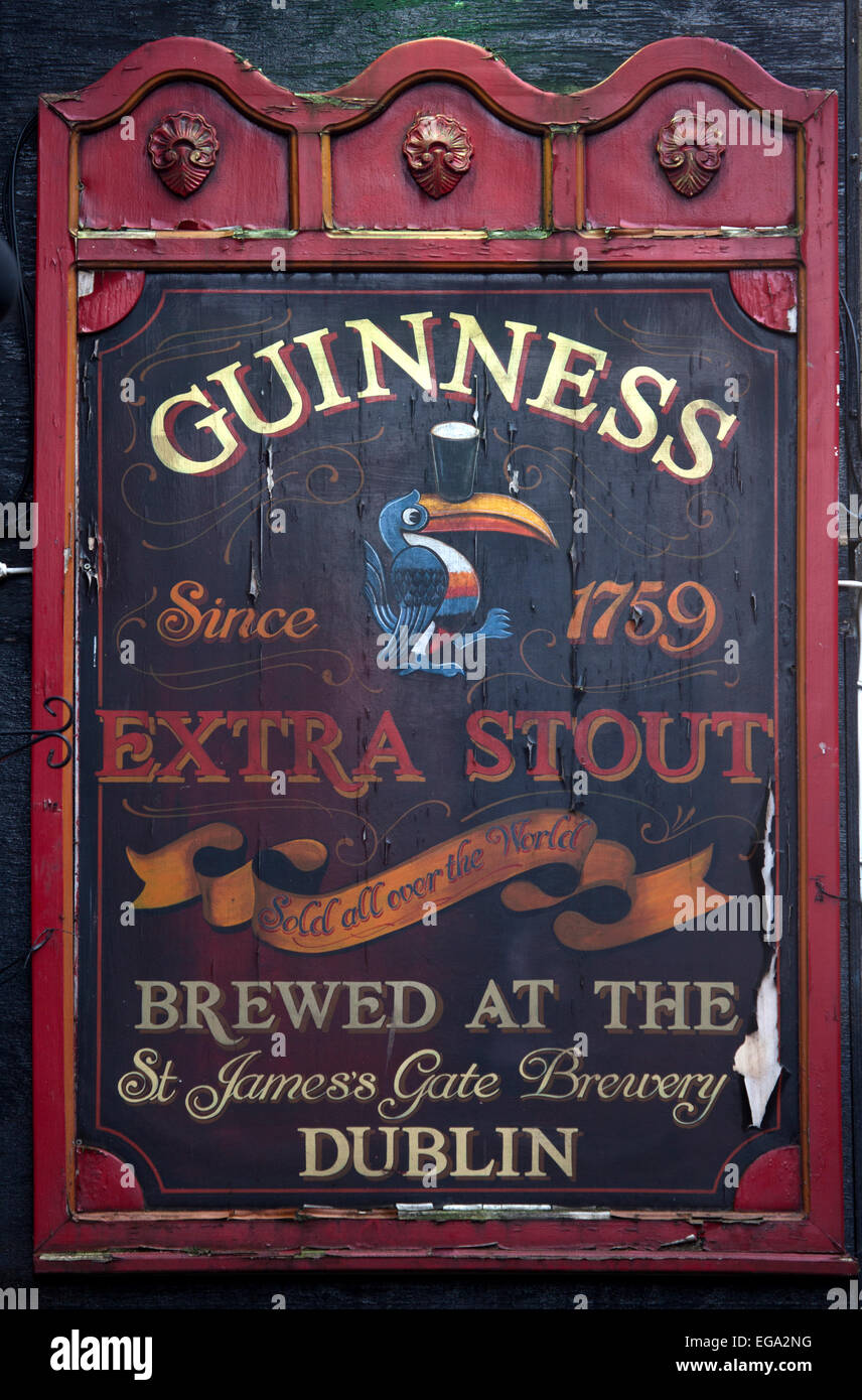 Old guinness sign hi-res stock photography and images - Alamy