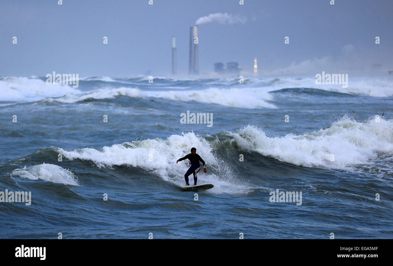 Surfing in gaza hi-res stock photography and images - Alamy