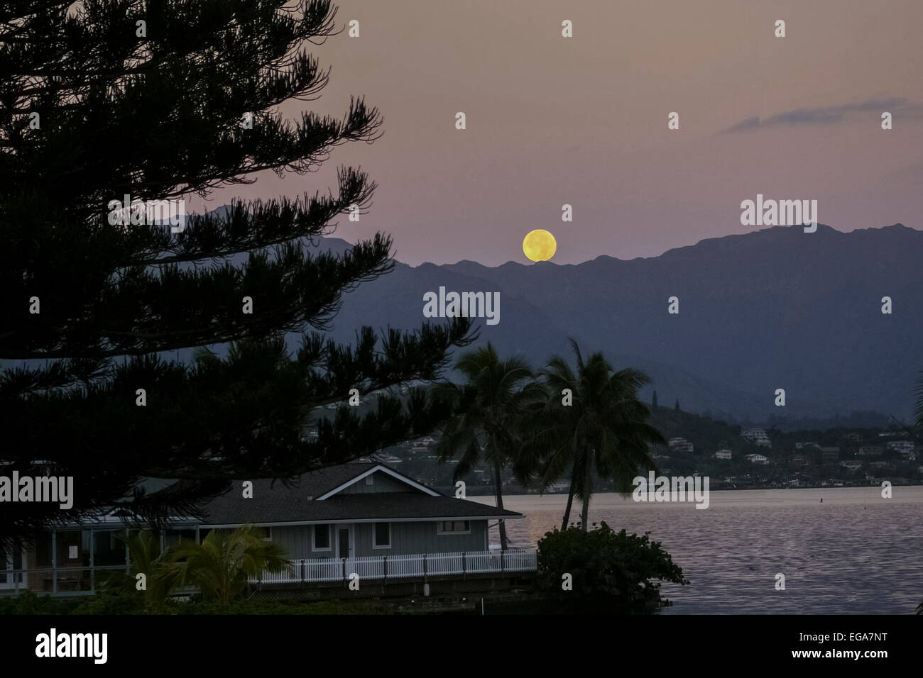 Full Moon, Kaneohe Bay, Oahu, Hawaii Stock Photo - Alamy