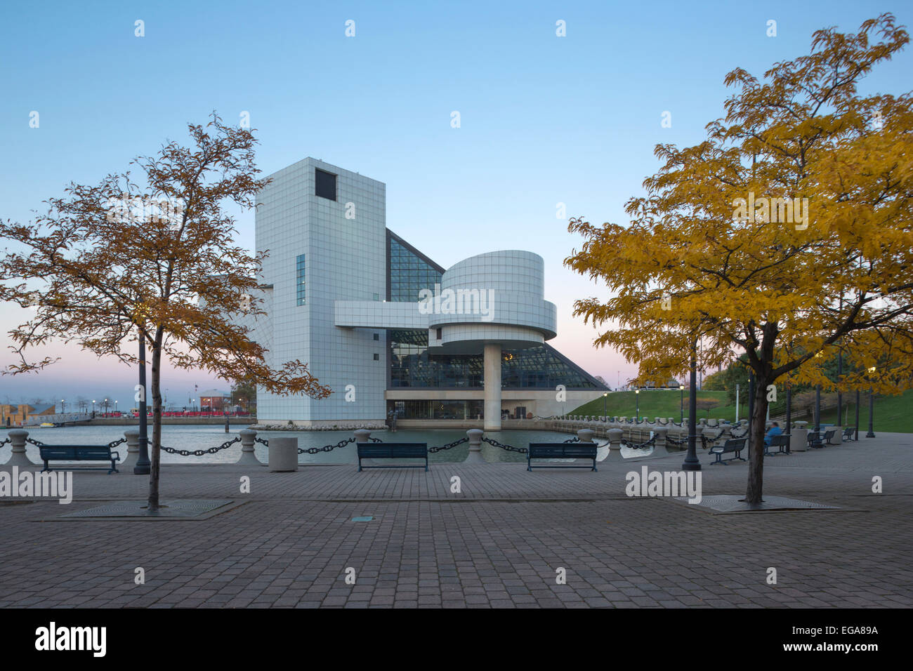ROCK AND ROLL HALL OF FAME (©I M PEI 1995) DOWNTOWN CLEVELAND OHIO USA ...