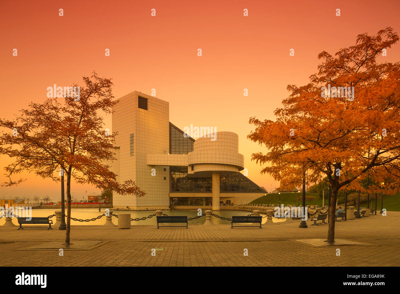 ROCK AND ROLL HALL OF FAME (©I M PEI 1995) DOWNTOWN CLEVELAND OHIO USA ...