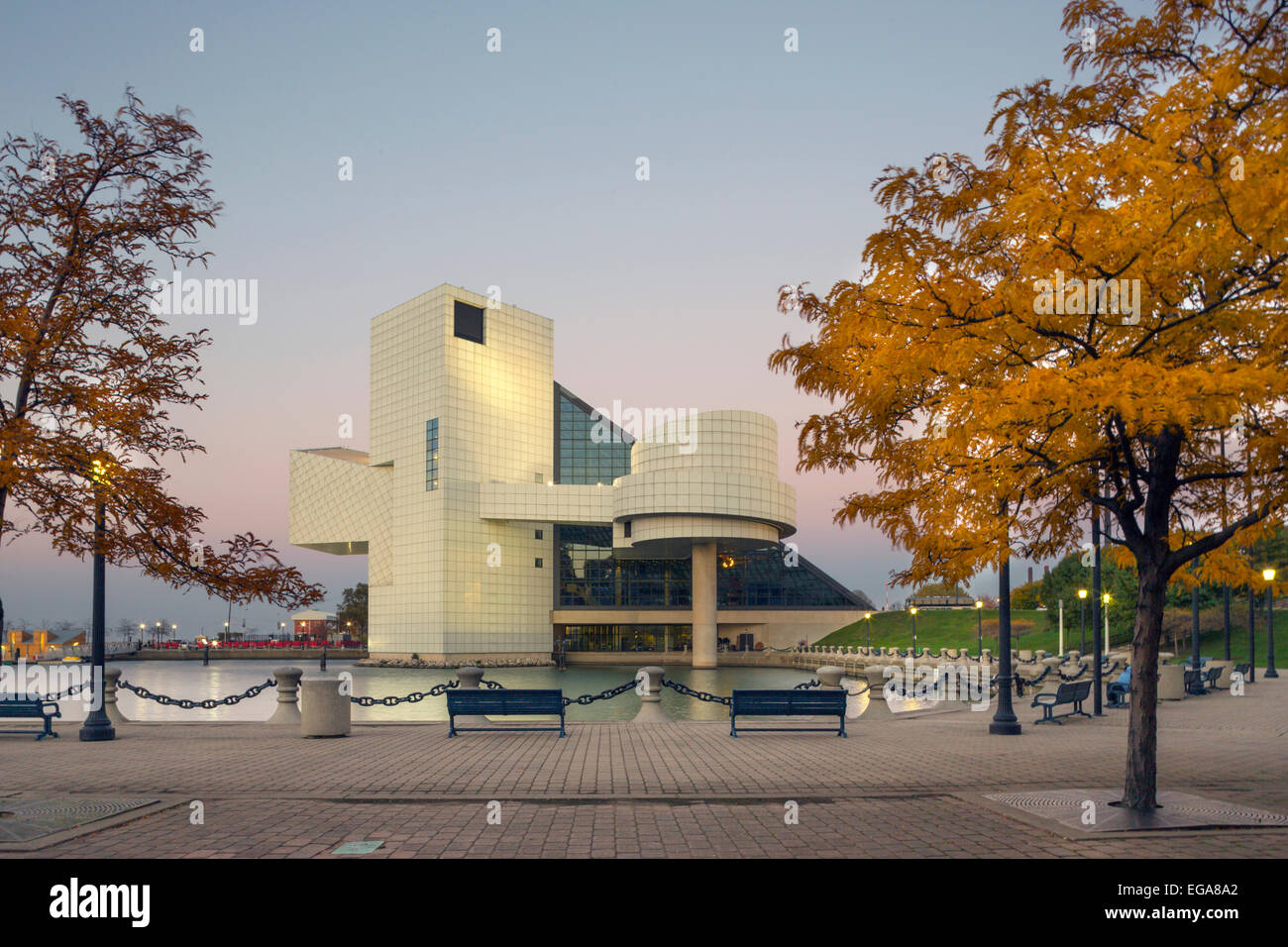 ROCK AND ROLL HALL OF FAME (©I M PEI 1995) DOWNTOWN CLEVELAND OHIO USA ...