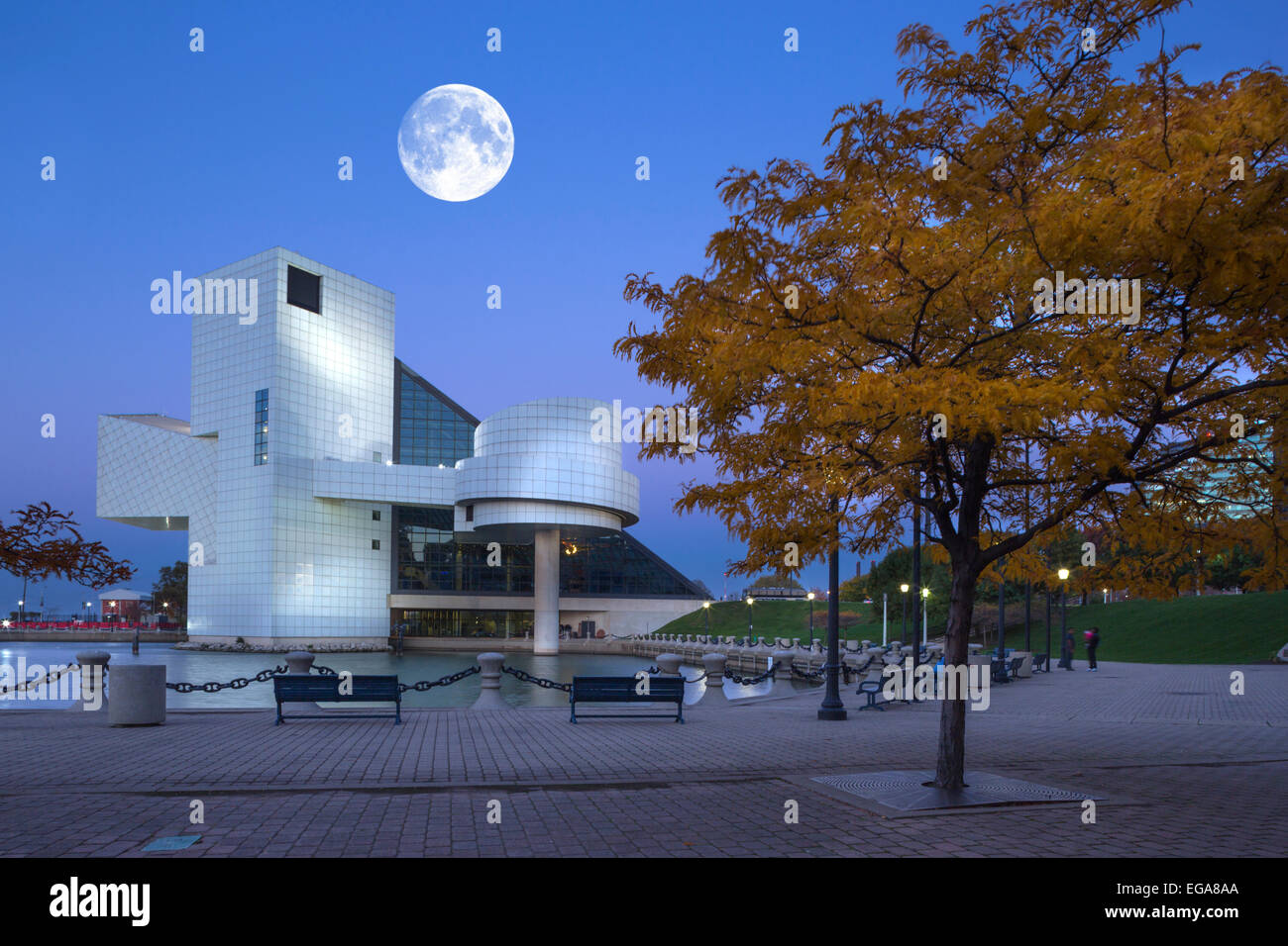 ROCK AND ROLL HALL OF FAME (©I M PEI 1995) DOWNTOWN CLEVELAND OHIO USA ...