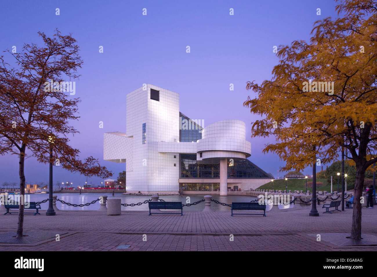 ROCK AND ROLL HALL OF FAME (©I M PEI 1995) DOWNTOWN CLEVELAND OHIO USA ...