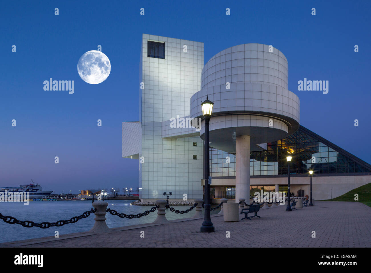 ROCK AND ROLL HALL OF FAME (©I M PEI 1995) DOWNTOWN CLEVELAND OHIO USA ...