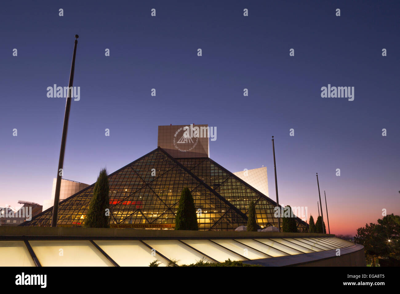 ROCK AND ROLL HALL OF FAME (©I M PEI 1995) DOWNTOWN CLEVELAND OHIO USA ...