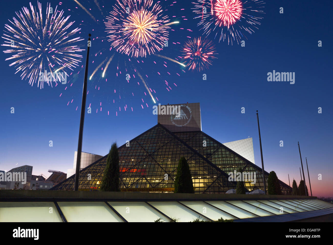 ROCK AND ROLL HALL OF FAME (©I M PEI 1995) DOWNTOWN CLEVELAND OHIO USA ...