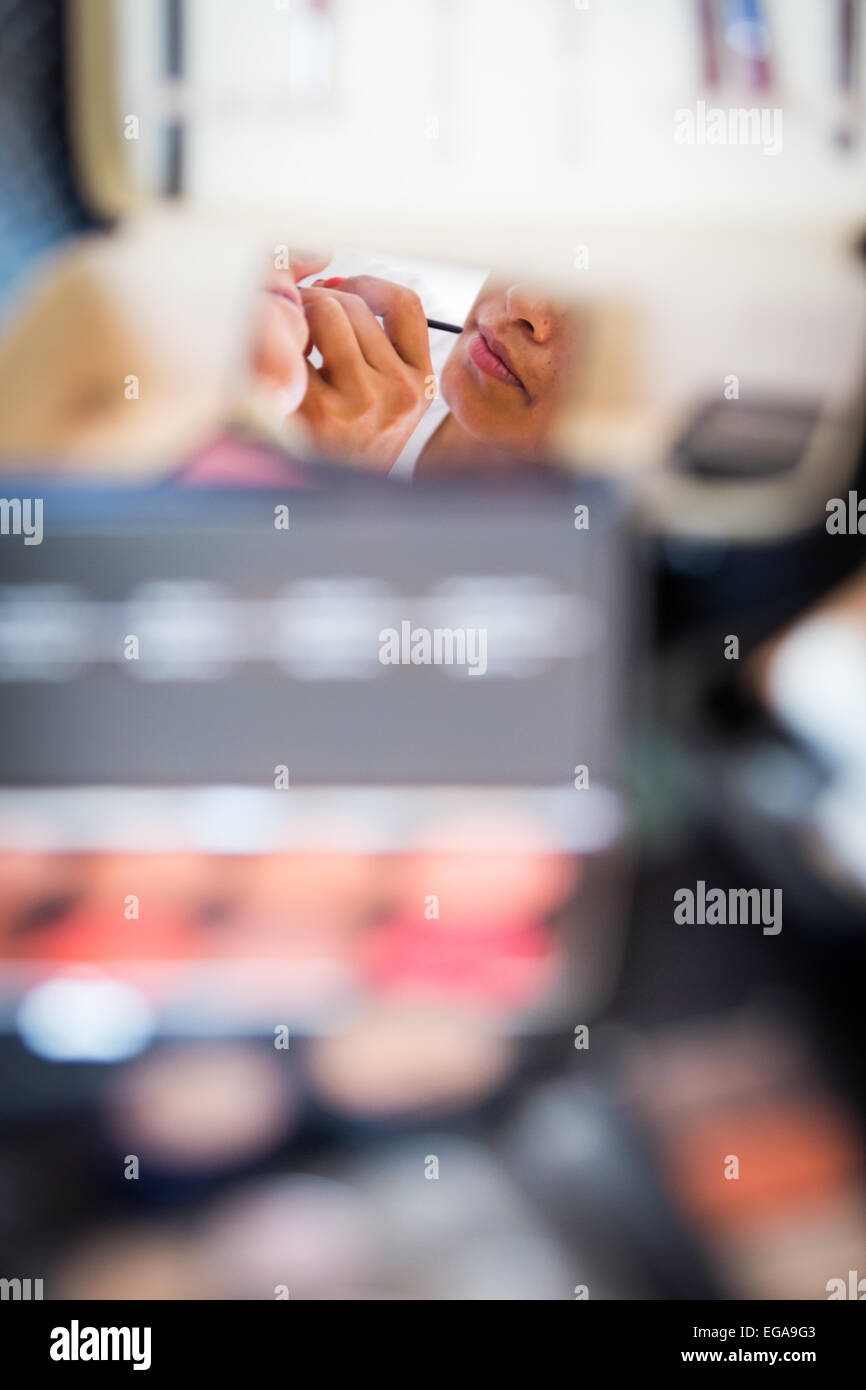 Makeup setting hi-res stock photography and images - Alamy