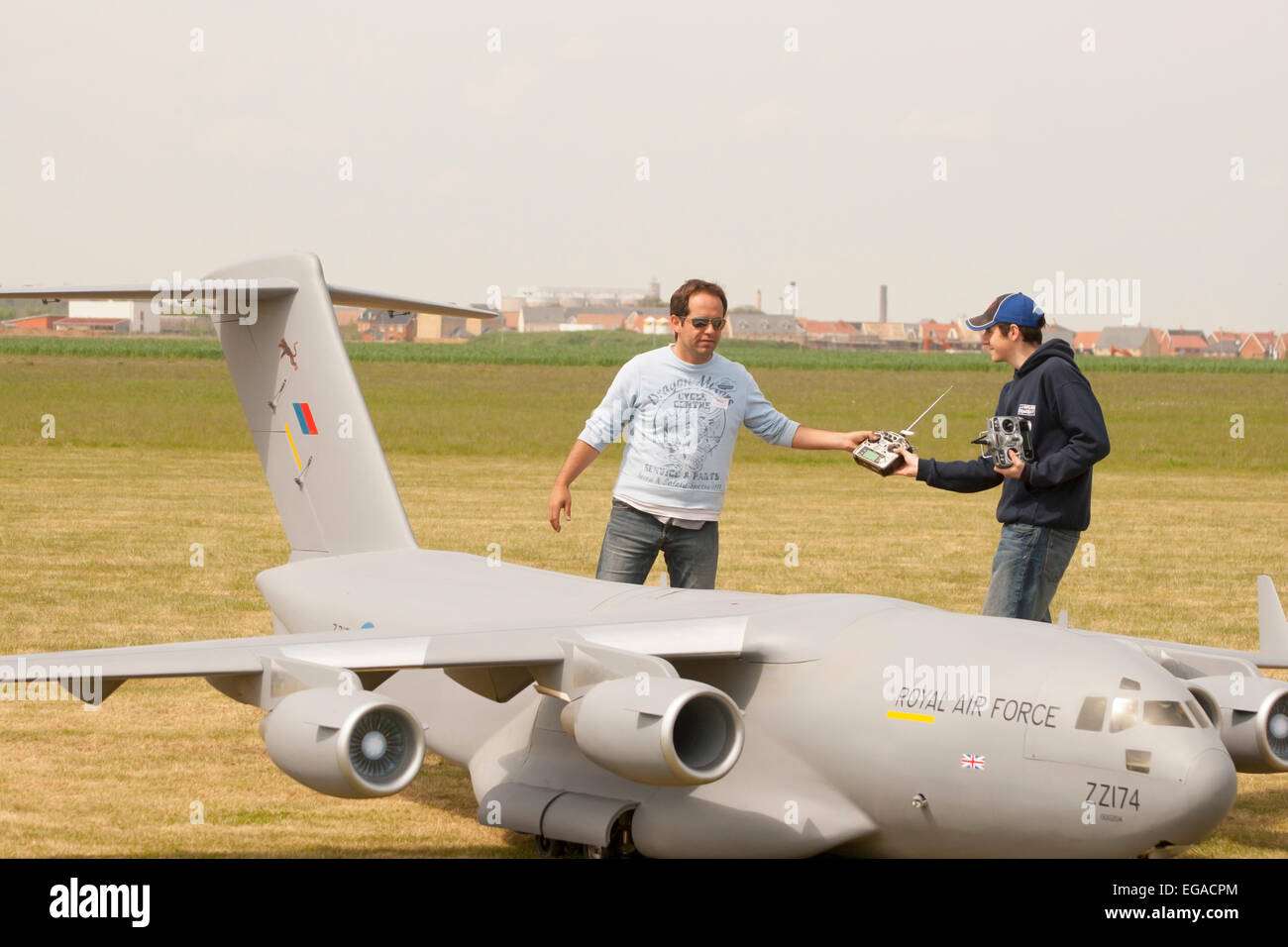 Ali Machinchy getting ready to fly his 24ft Wingspan C17 Globe Master ...