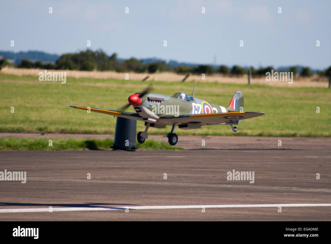 Large scale model plane hi-res stock photography and images - Alamy