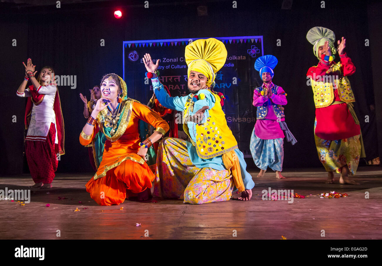 Bhangra dance hi-res stock photography and images - Alamy