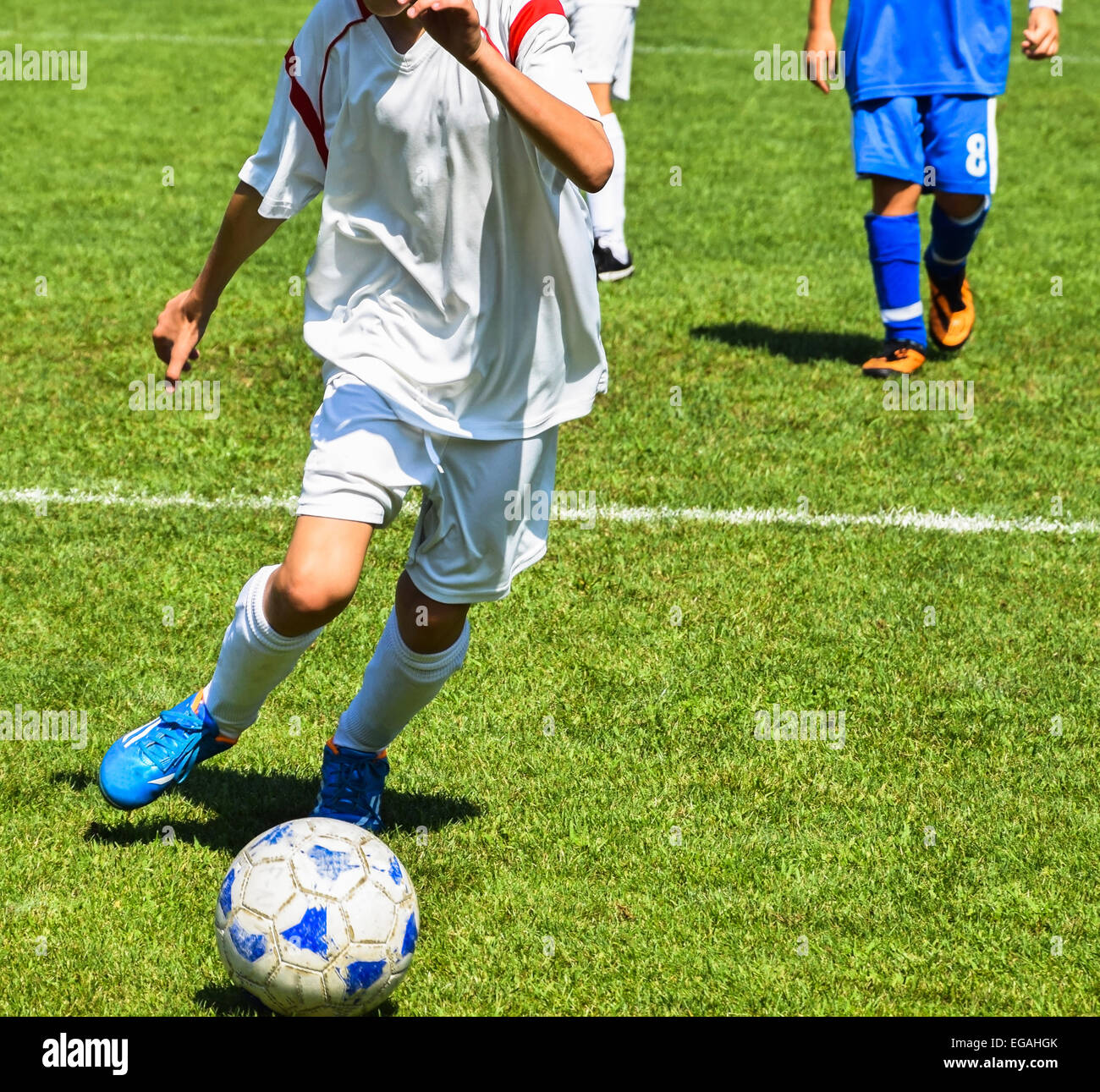 Soccer player shooting ball hi-res stock photography and images - Alamy