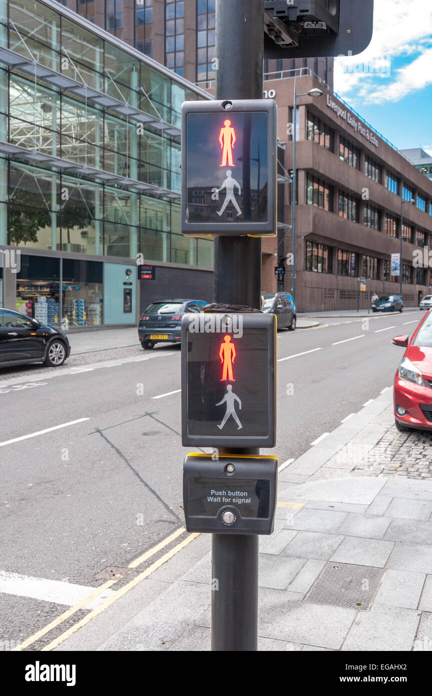 Pedestrian crossing Liverpool city centre Stock Photo - Alamy
