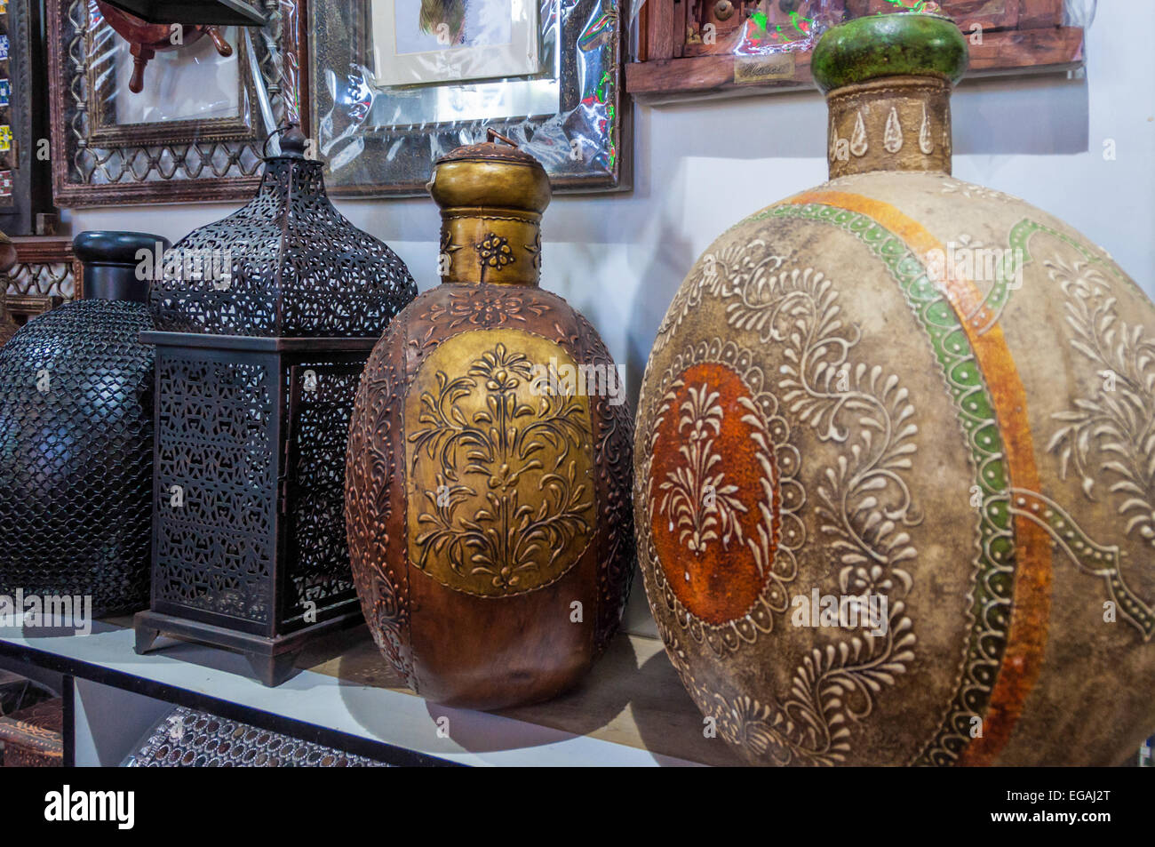 Brass handicrafts hi-res stock photography and images - Alamy
