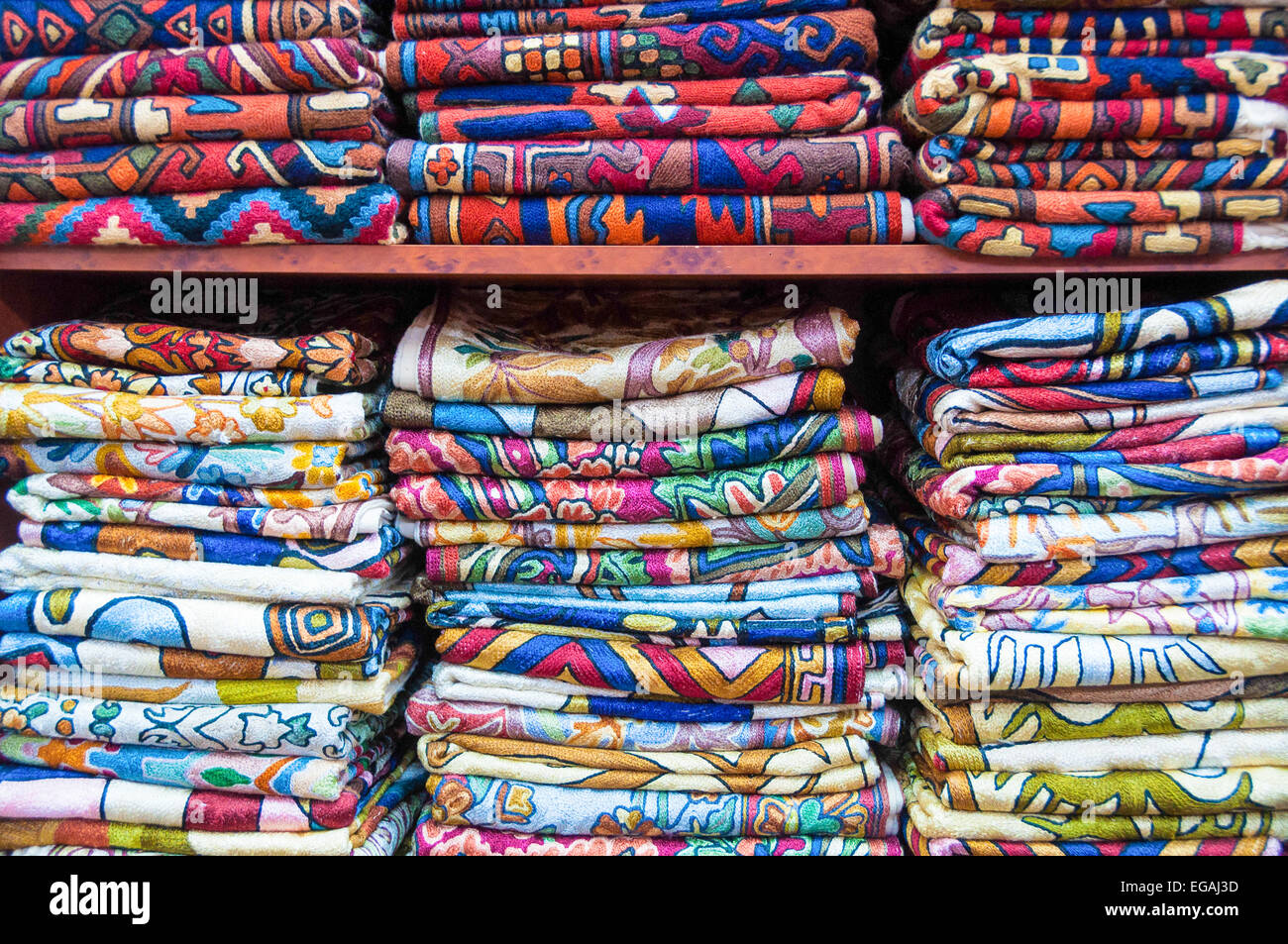Oman market fabric tourist hi-res stock photography and images - Alamy