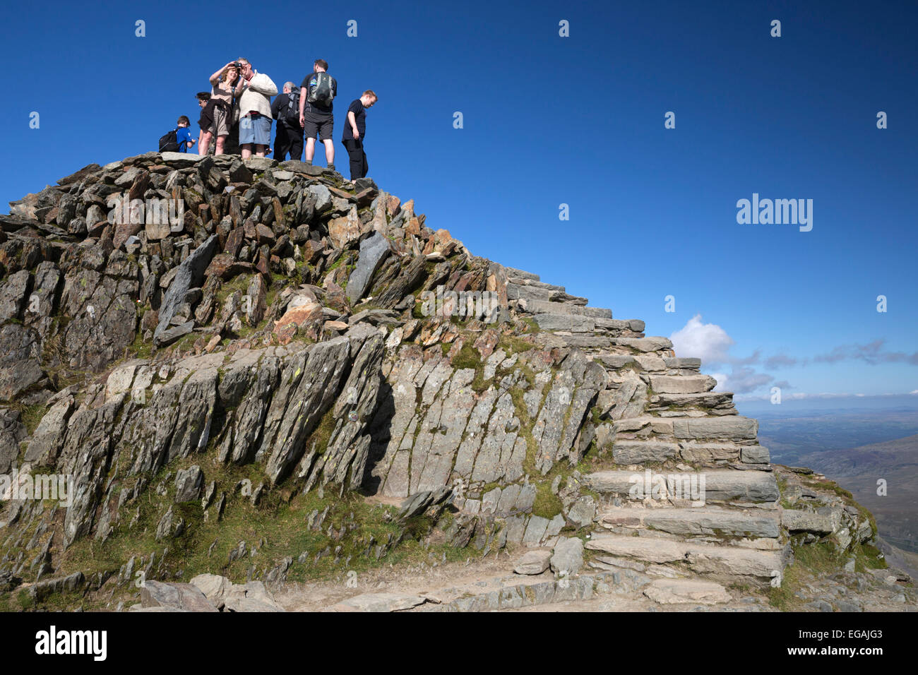 Snowdon summit hi-res stock photography and images - Alamy