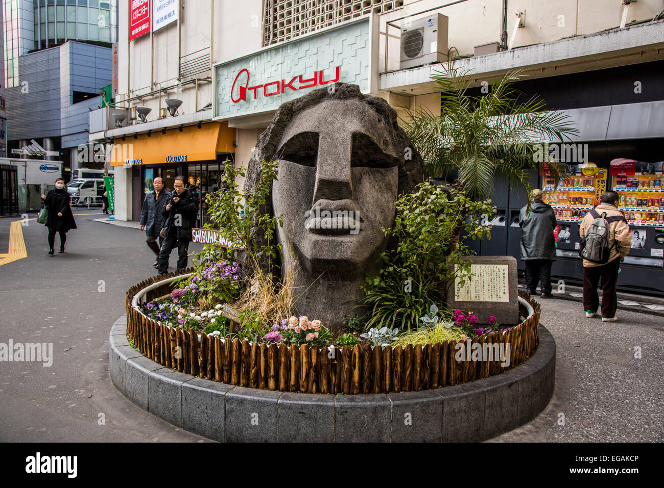 Moyai statue shibuya hi-res stock photography and images - Alamy