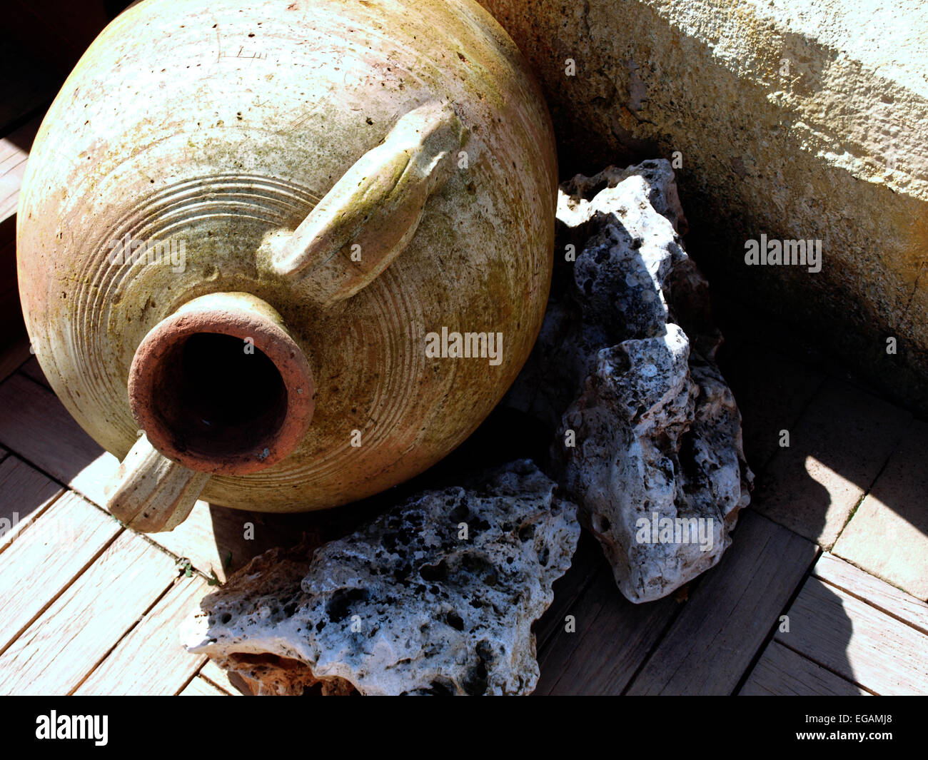 Ancient bowl hi-res stock photography and images - Alamy