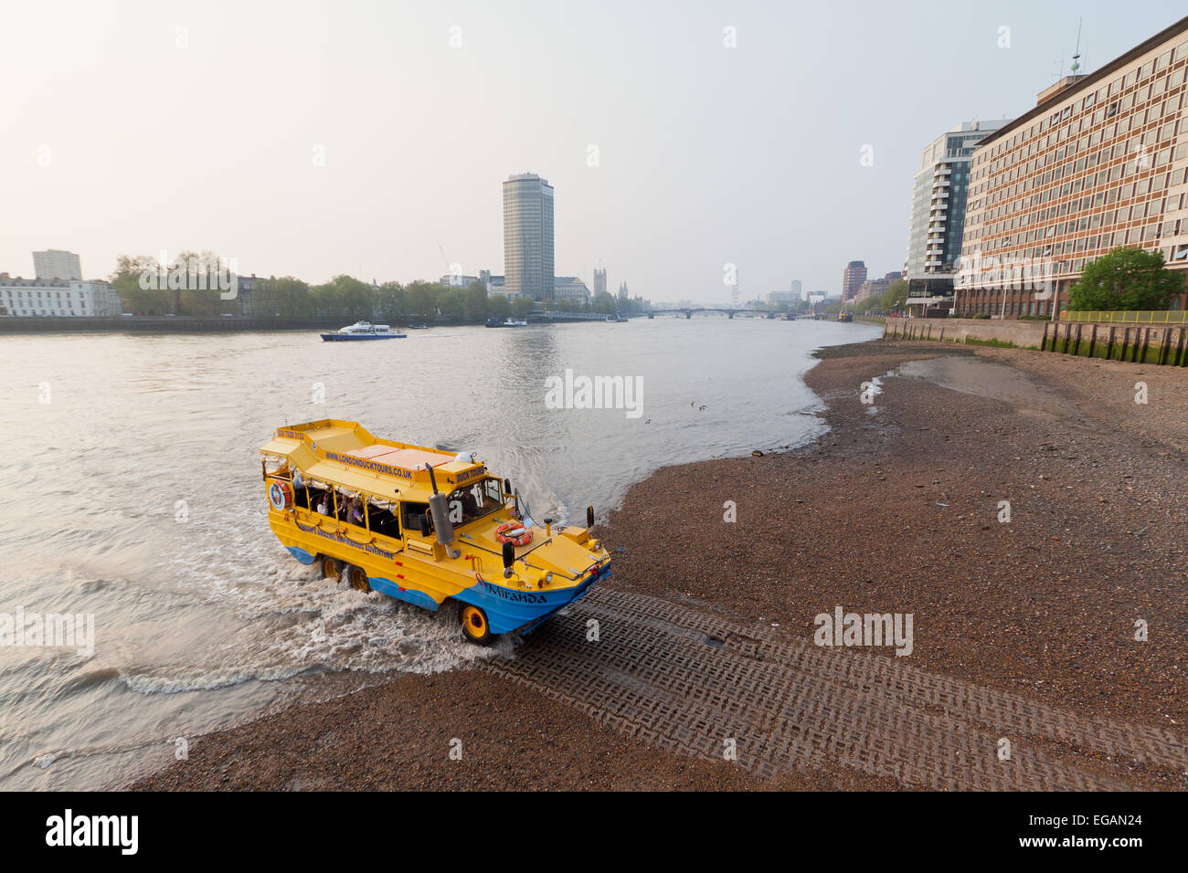 London duck tours amphibious hi-res stock photography and images - Alamy