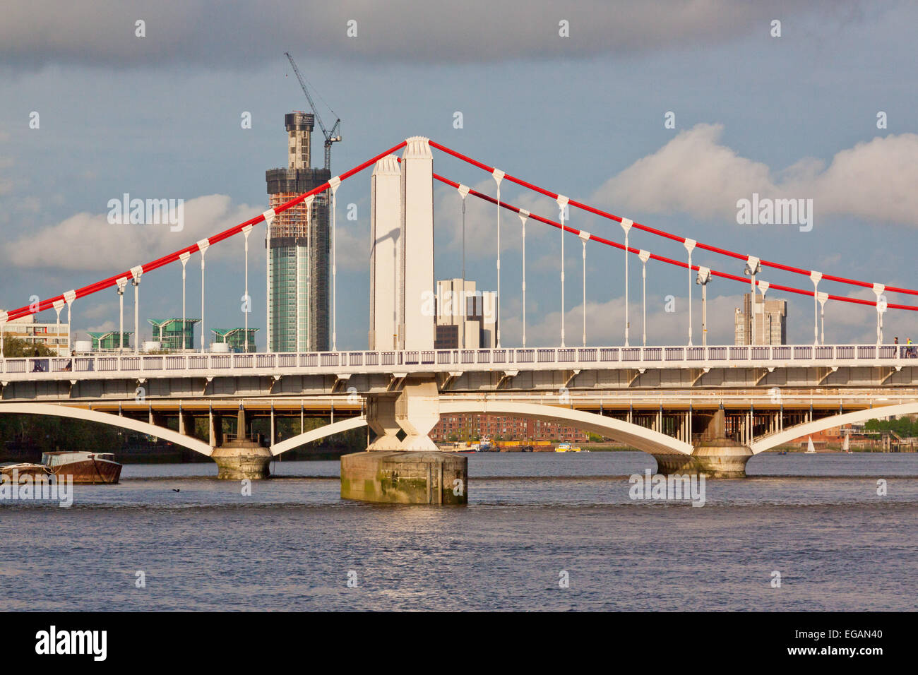 Chelsea Bridge with the construction of the Vauxhall Tower behind ...