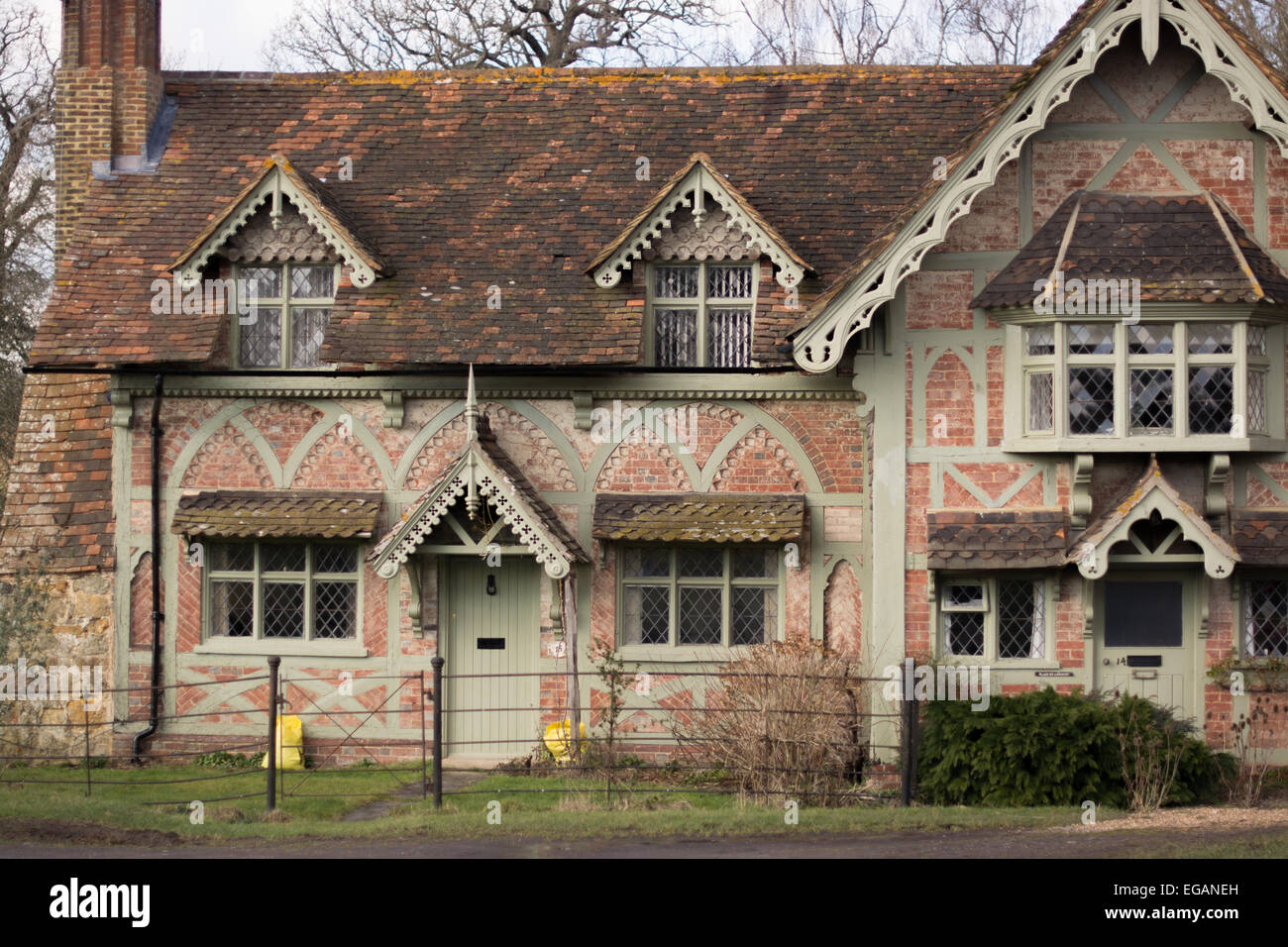 Old cottage house hi-res stock photography and images - Alamy