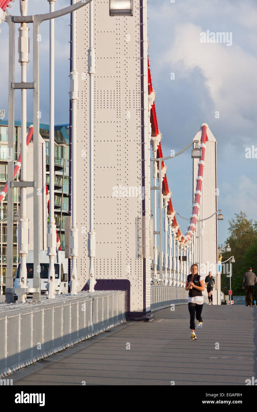 Chelsea bridge london hi-res stock photography and images - Alamy