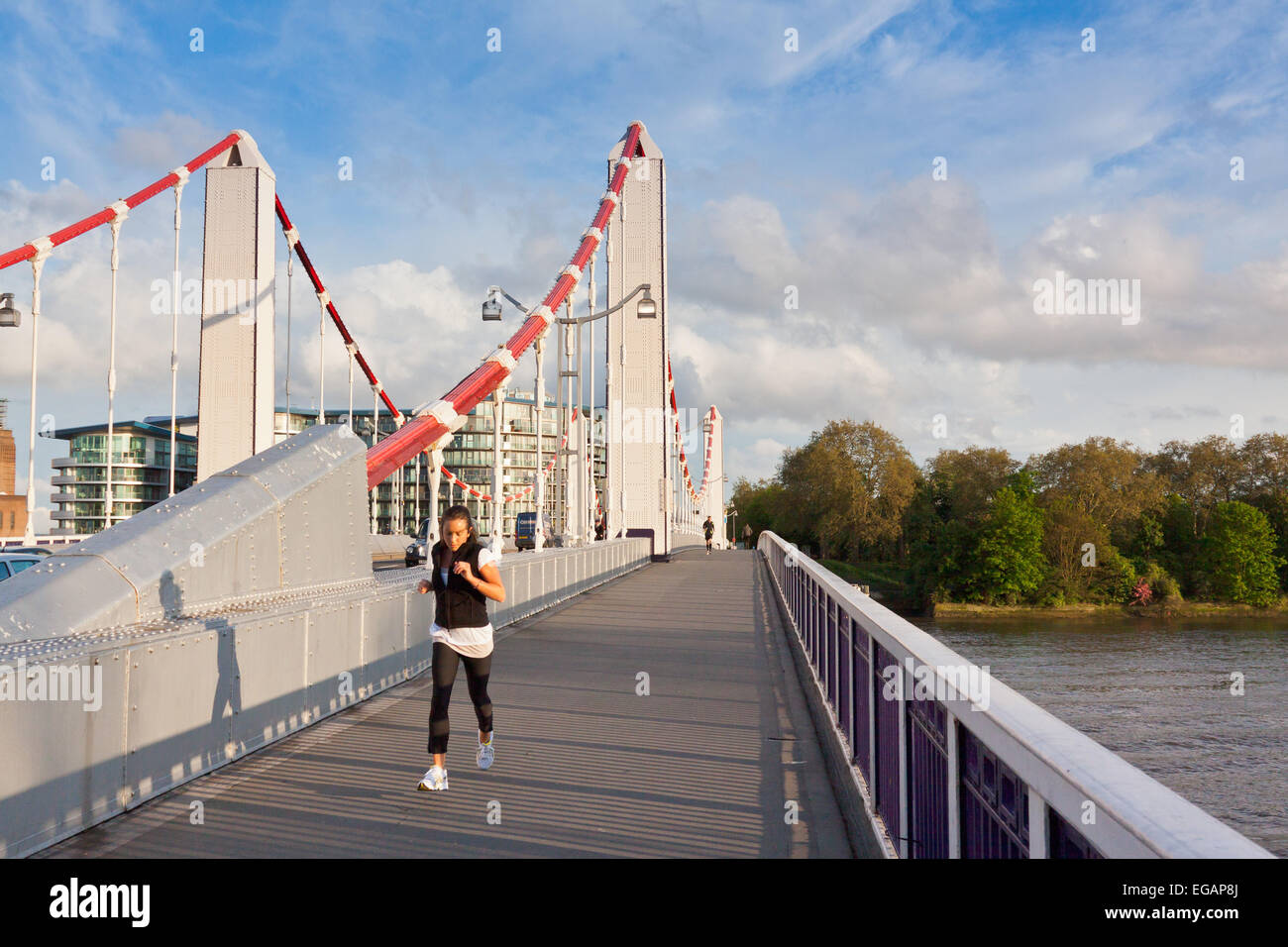 Chelsea bridge london hi-res stock photography and images - Alamy