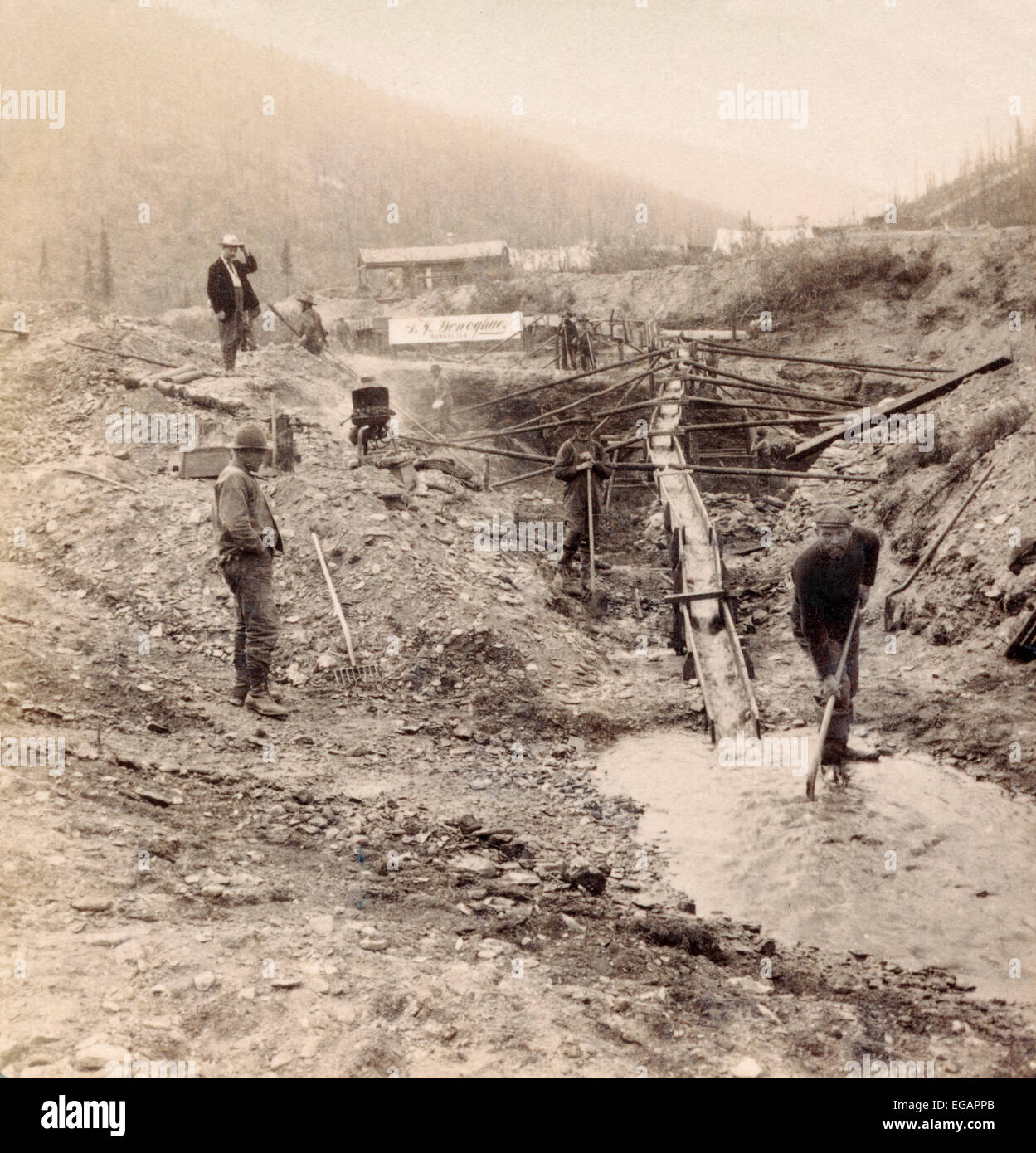 Digging gold hi-res stock photography and images - Alamy