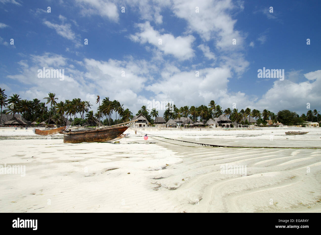 Ngalawa resting on the mudflats during low tide - Jambiani, Zanzibar ...