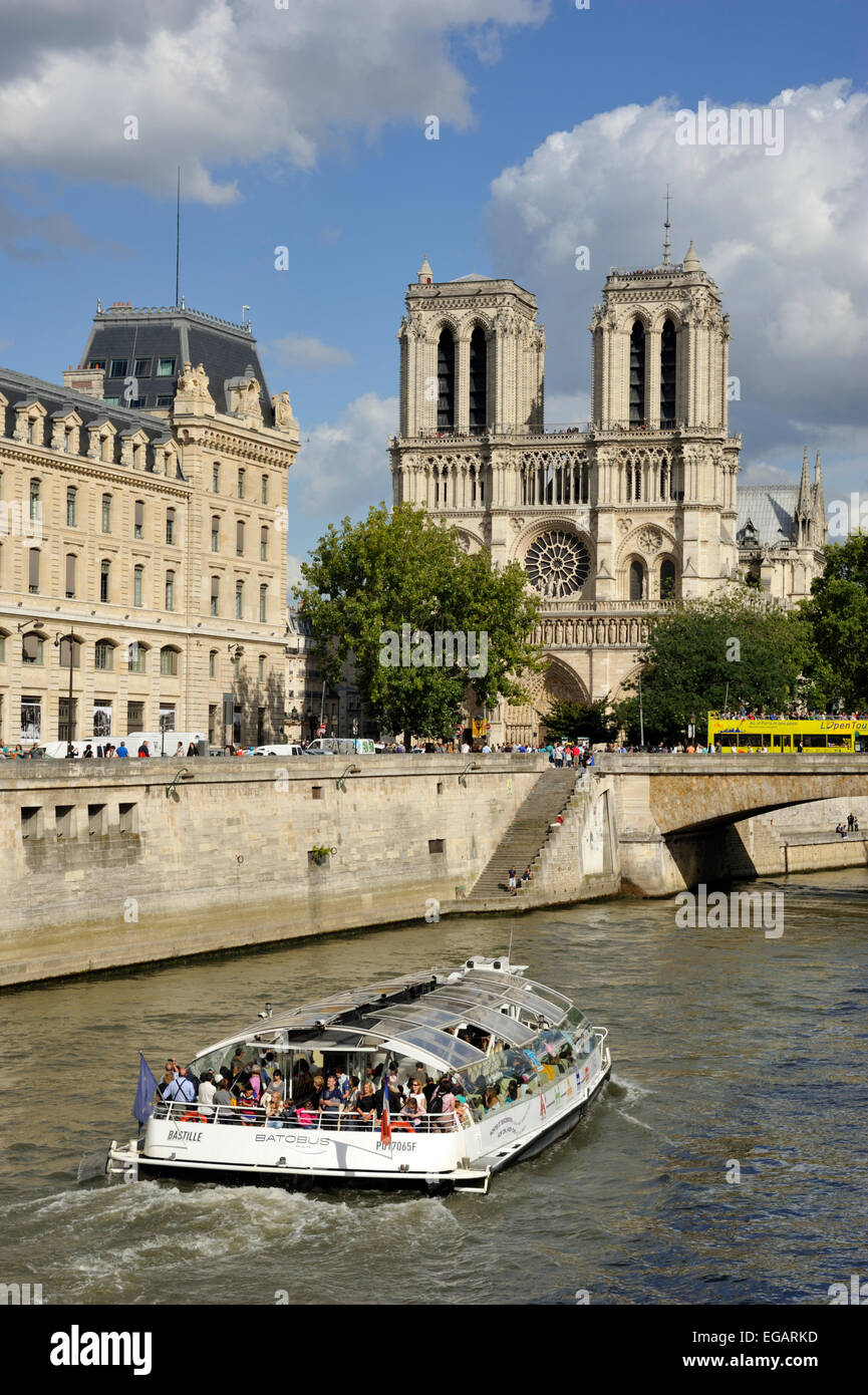 Seine boat cruise hi-res stock photography and images - Alamy