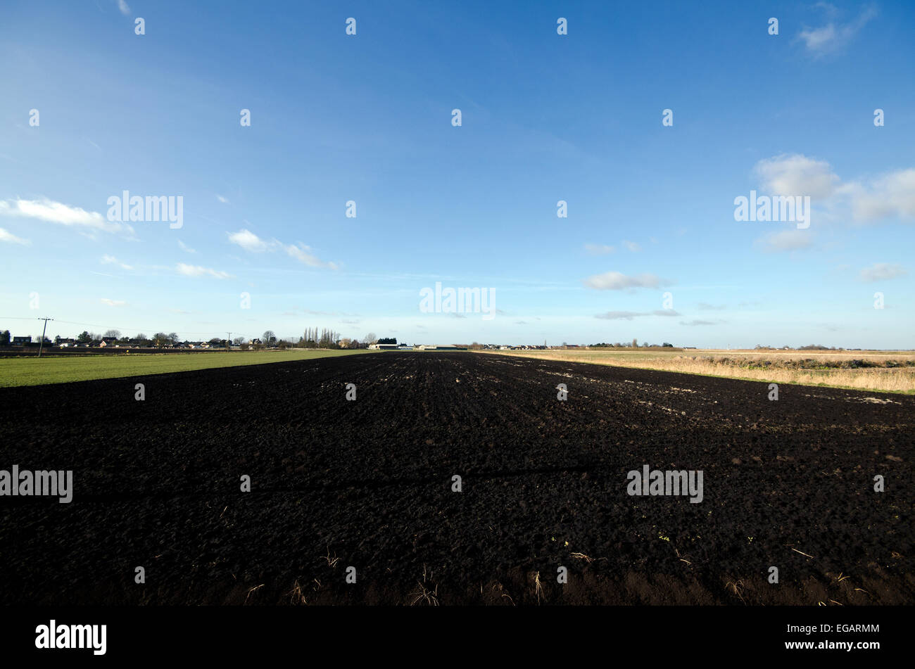 Flat arable land hi-res stock photography and images - Alamy