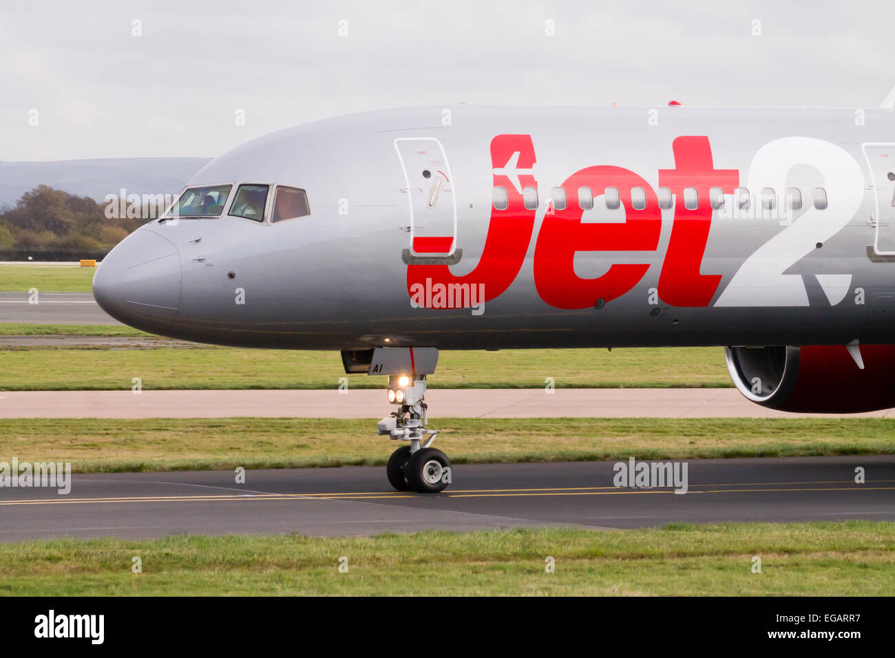 Jet2 plane landing manchester airport hi-res stock photography and ...