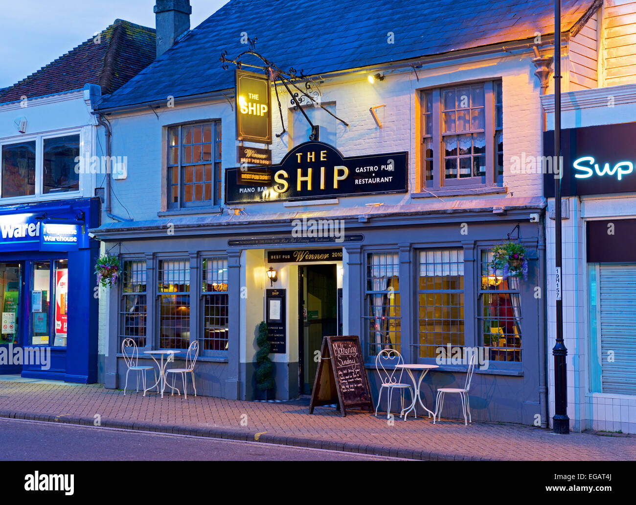 The Ship Inn, Christchurch, Dorset, England UK Stock Photo - Alamy
