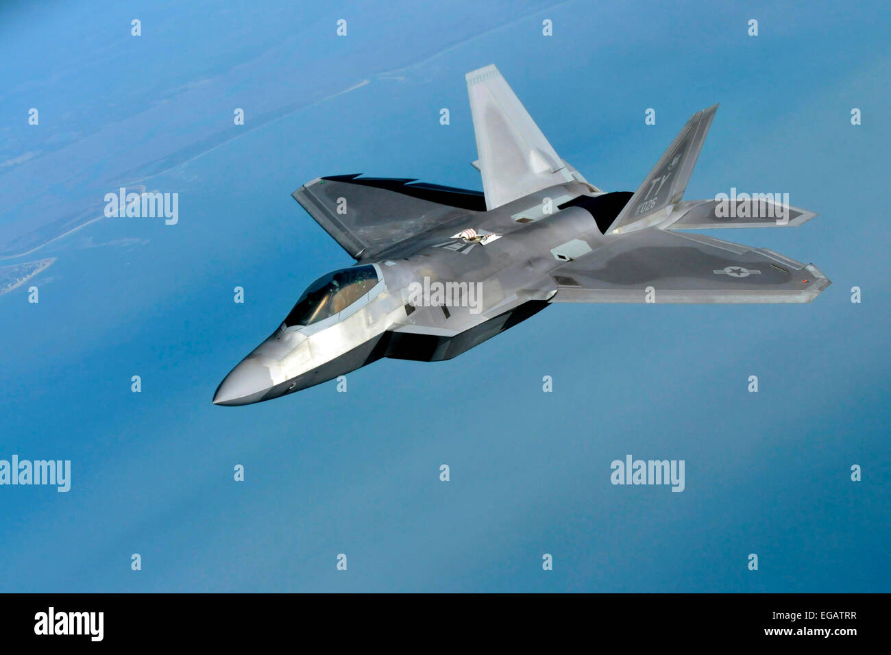 A US Air Force F-22 Raptor stealth fighter aircraft during exercise ...