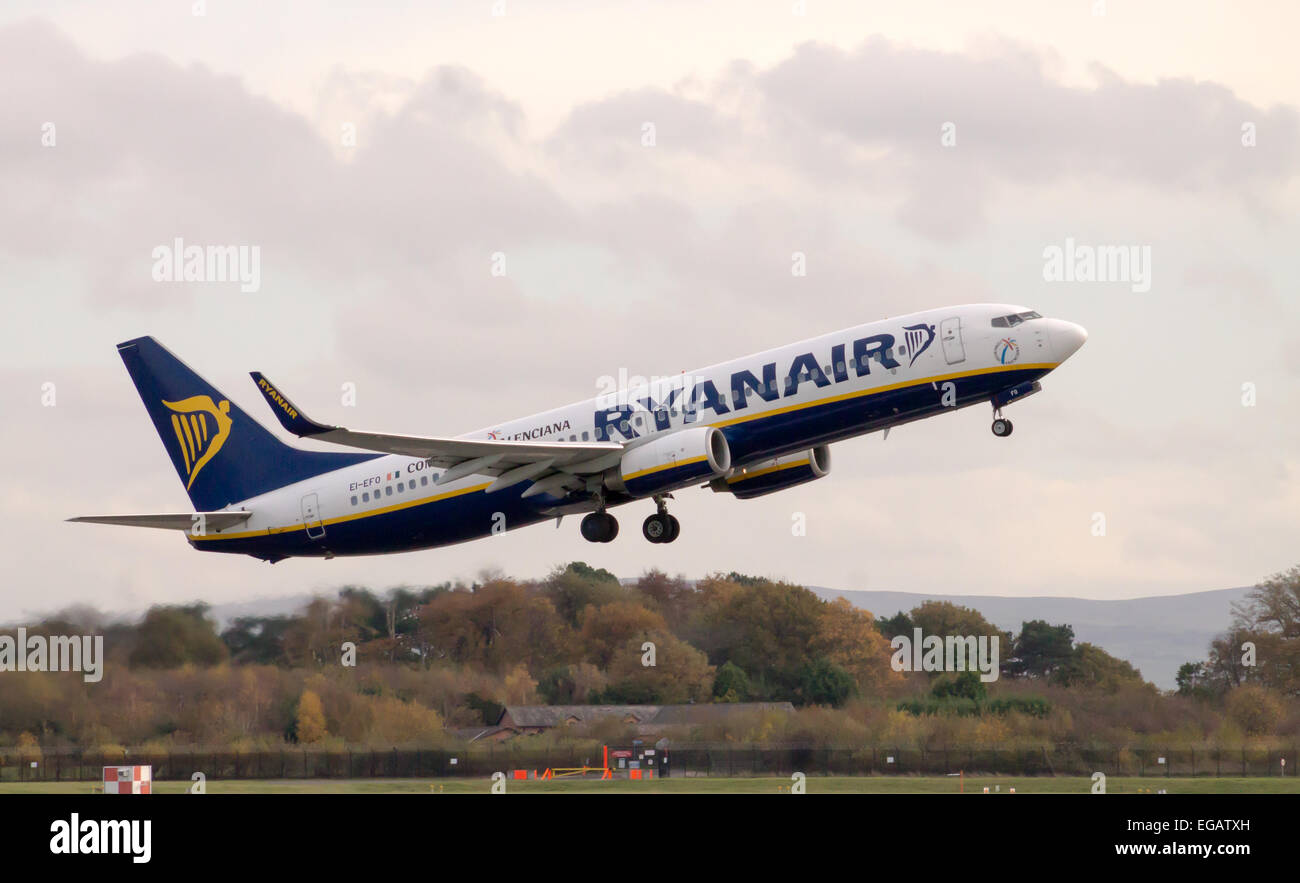 Ryanair Boeing 737-800 taking off from Manchester International Airport ...