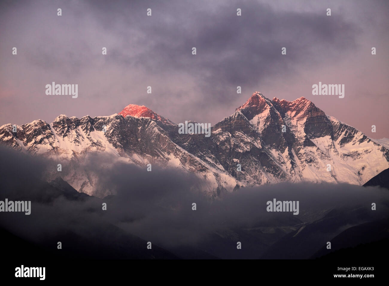 Sunset over the Snow Capped Mount Everest mountain, Everest base camp ...