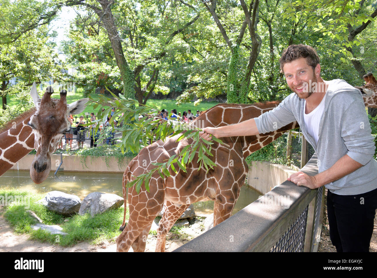Country music singer Brett Eldredge toured the Philadelphia Zoo ...