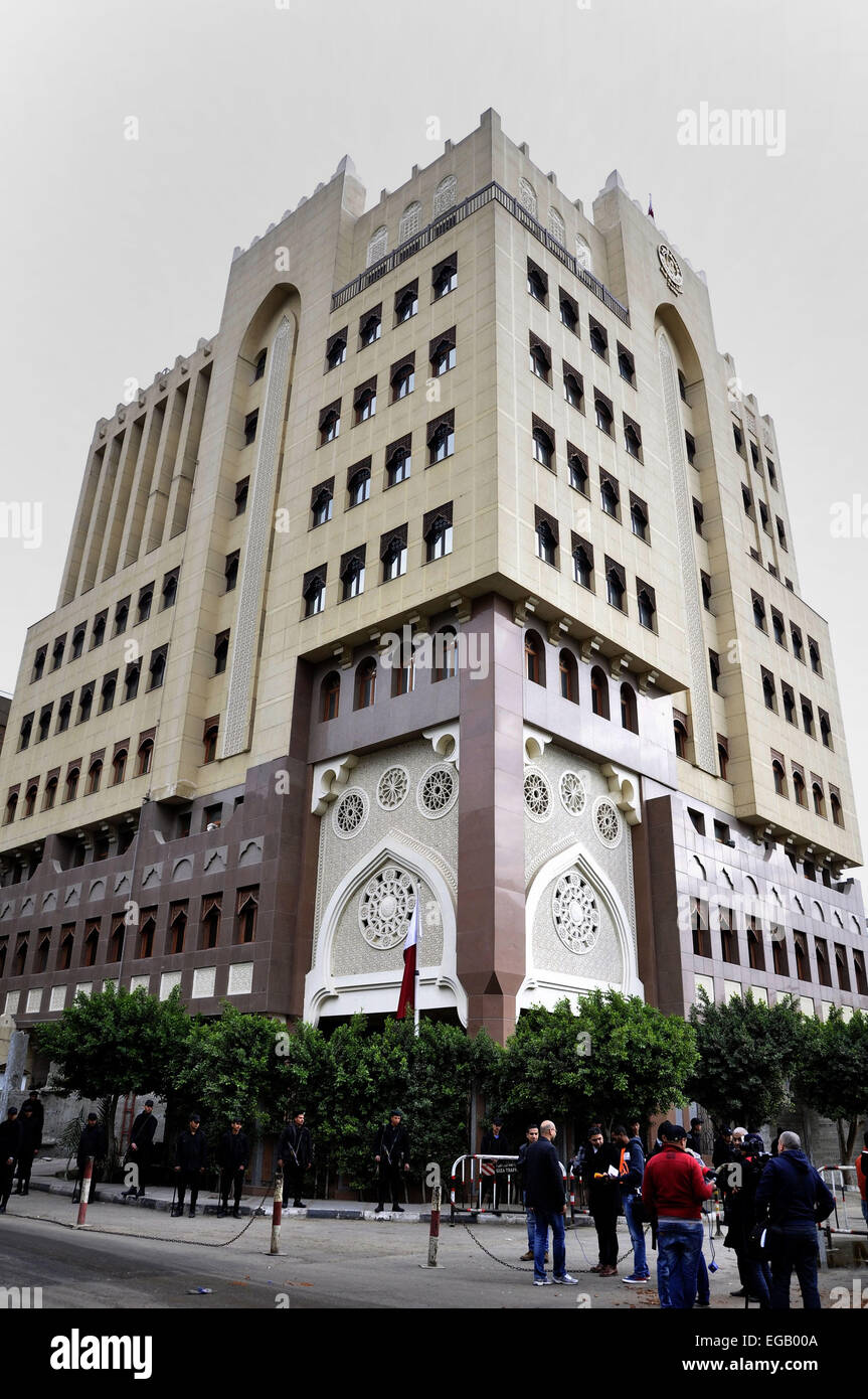 Cairo, Egypt. 21st Feb, 2015. Egyptian policemen guard the Qatari ...