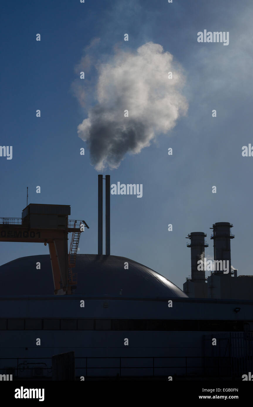 Incinerator at Marchwood, Southampton, where local non-recyclable waste ...