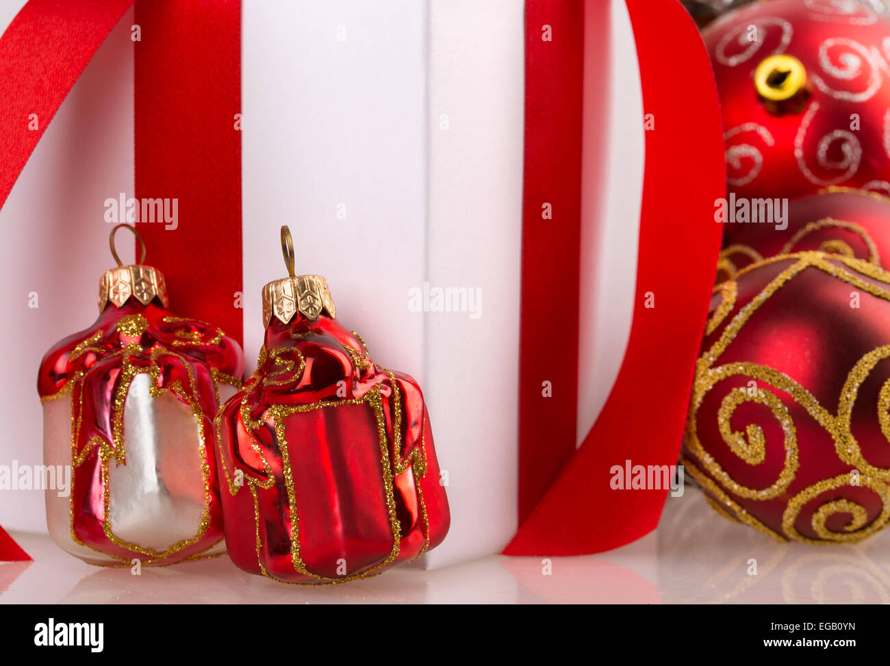 box ribbon bow isolated on white background Stock Photo - Alamy