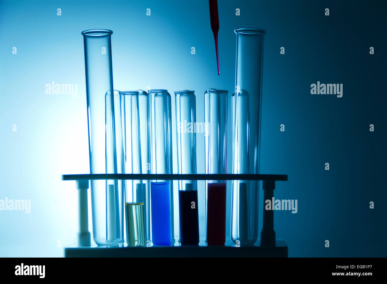 Drops test tubes hi-res stock photography and images - Alamy