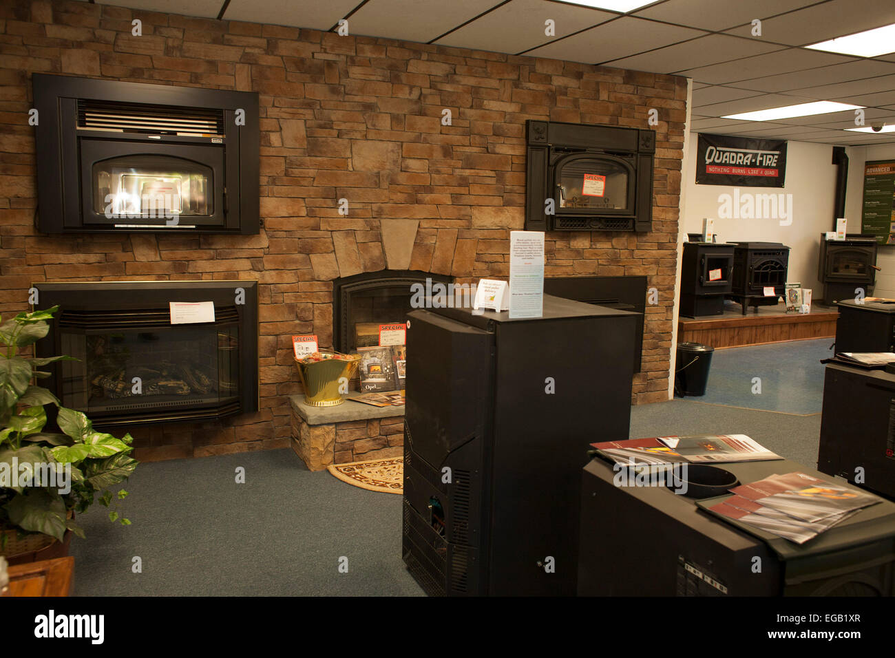 Fireplace showroom hi-res stock photography and images - Alamy