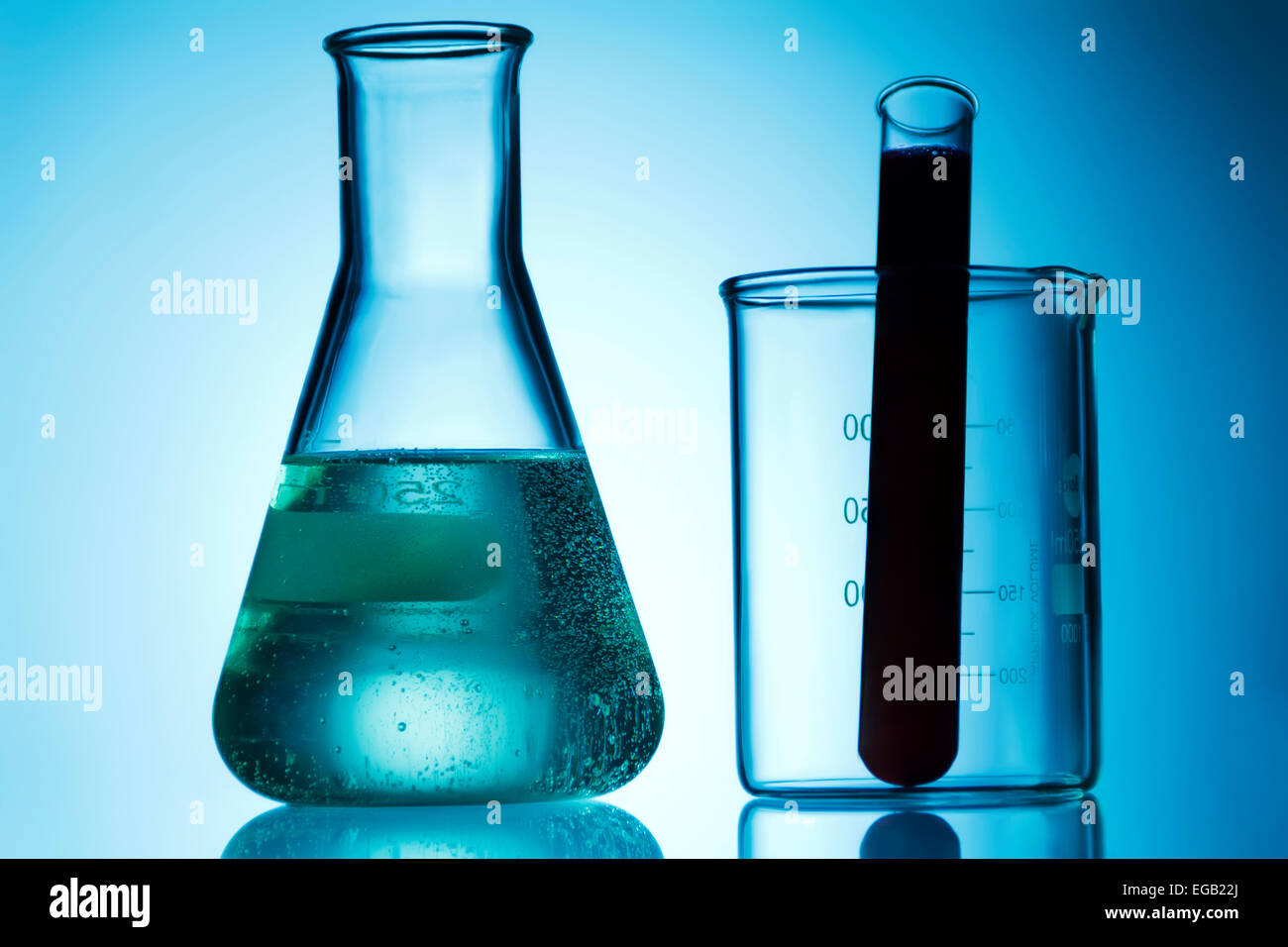 Apparatus containers lab laboratory hi-res stock photography and images ...