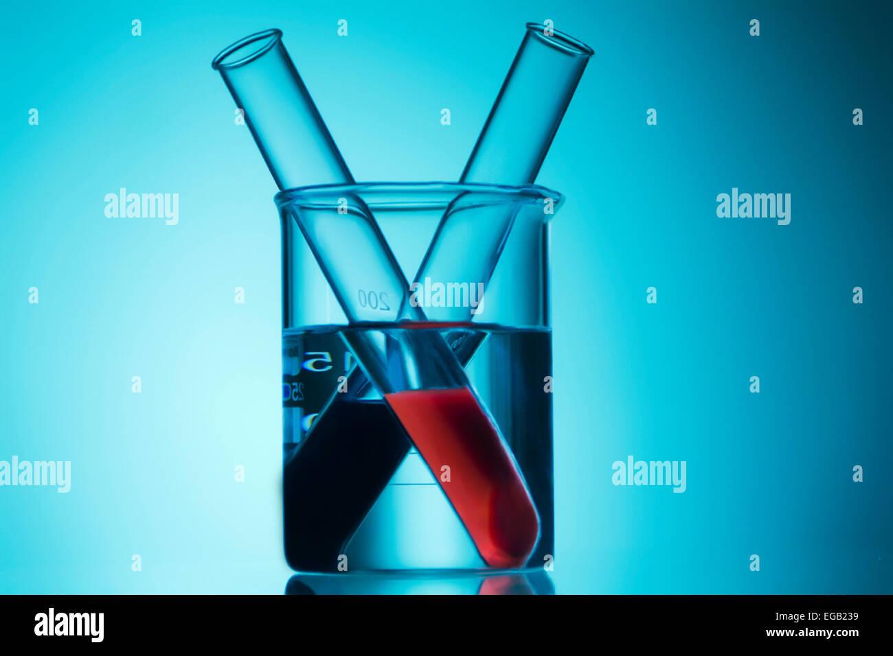Test tubes beakers mixing hi-res stock photography and images - Alamy