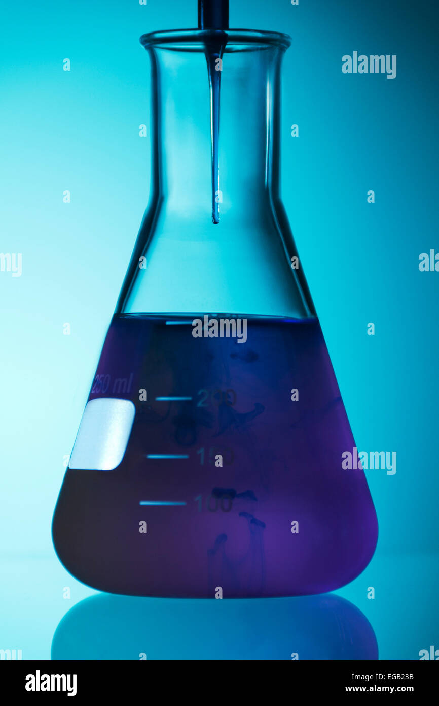 Apparatus containers lab laboratory hi-res stock photography and images ...