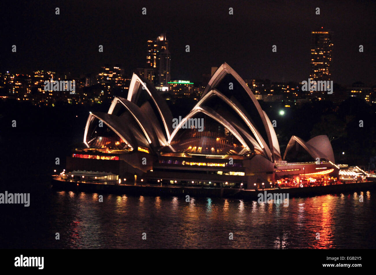 Sydney Opera House is a multi-venue performing arts centre at night ...