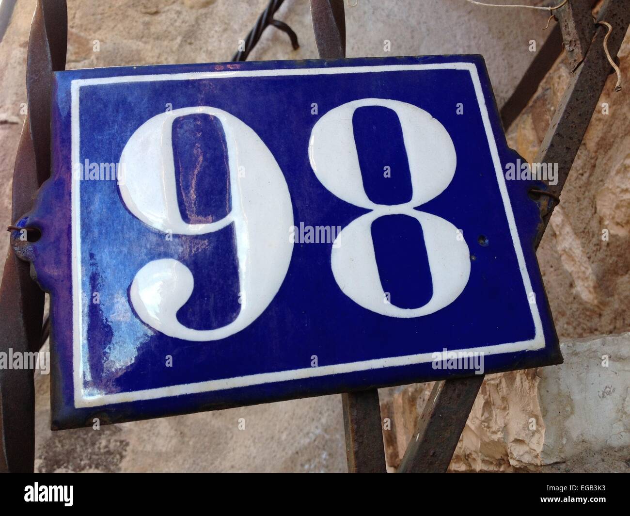 House number 98 sign hi-res stock photography and images - Alamy